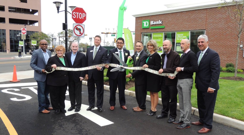 NEWARK, NJ | TD Bank inaugurou primeira sucursal no Ironbound ...