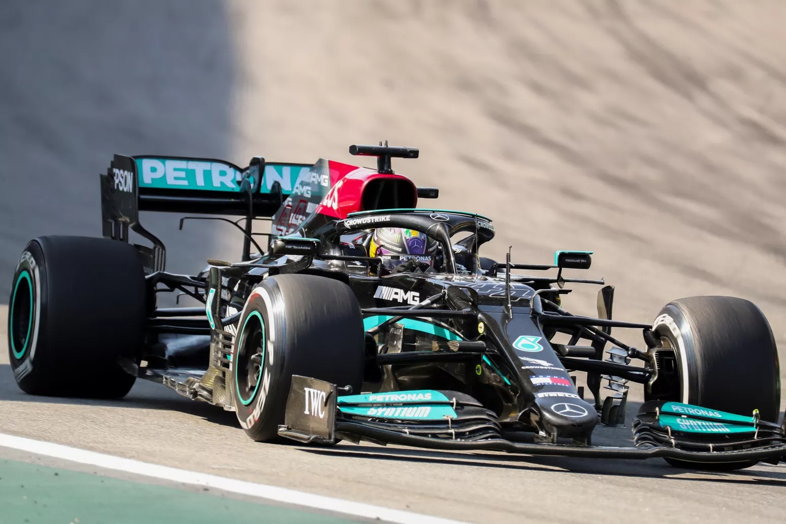 FÓRMULA 1: Hamilton vence e título fica adiado para última prova ...