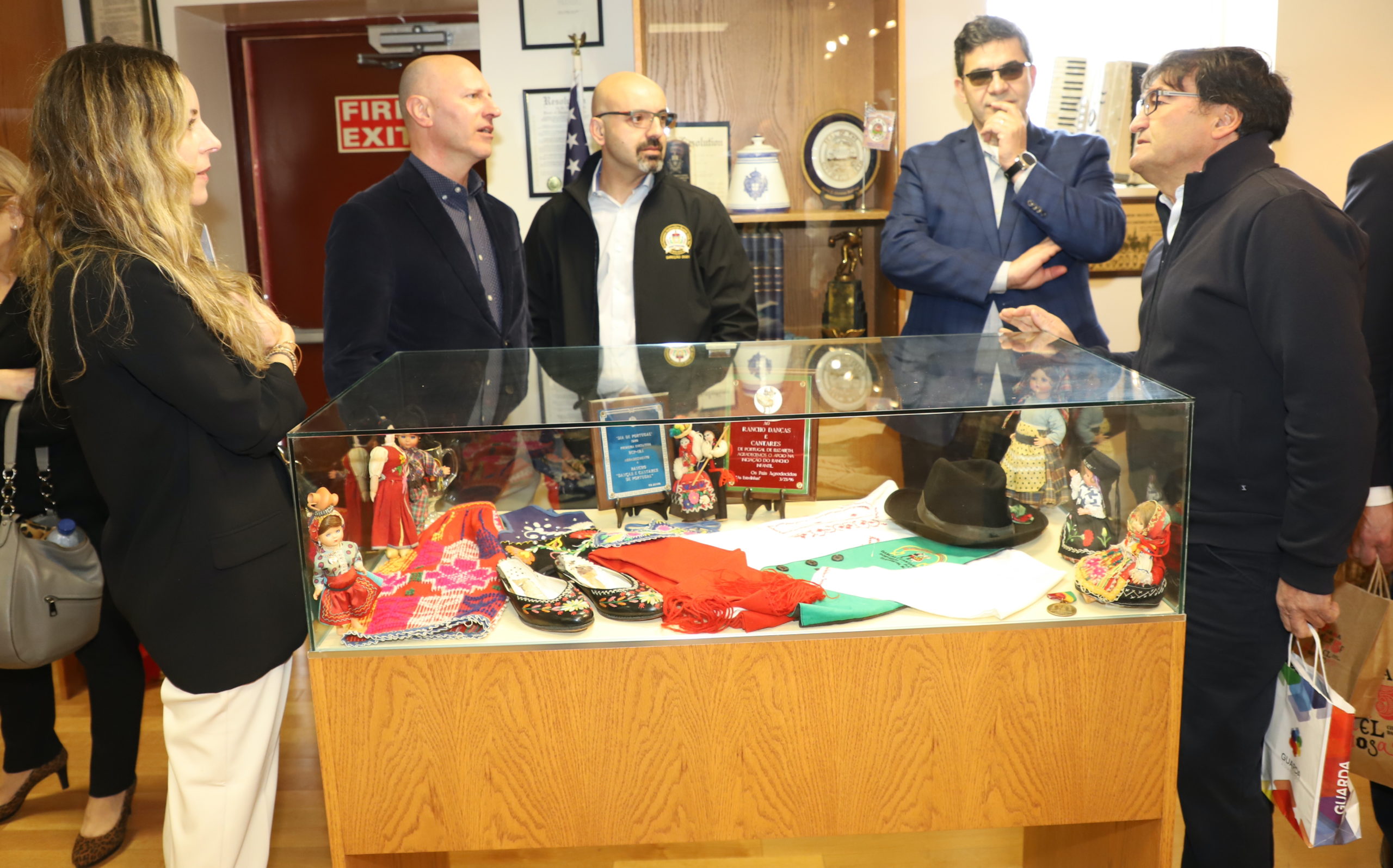 ELIZABETH: Autarcas serranos visitaram Museu do PISC - LusoAmericano