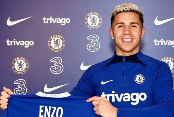 TRANSFERÊNCIA: Enzo Fernández no Chelsea por 121 milhões - LusoAmericano