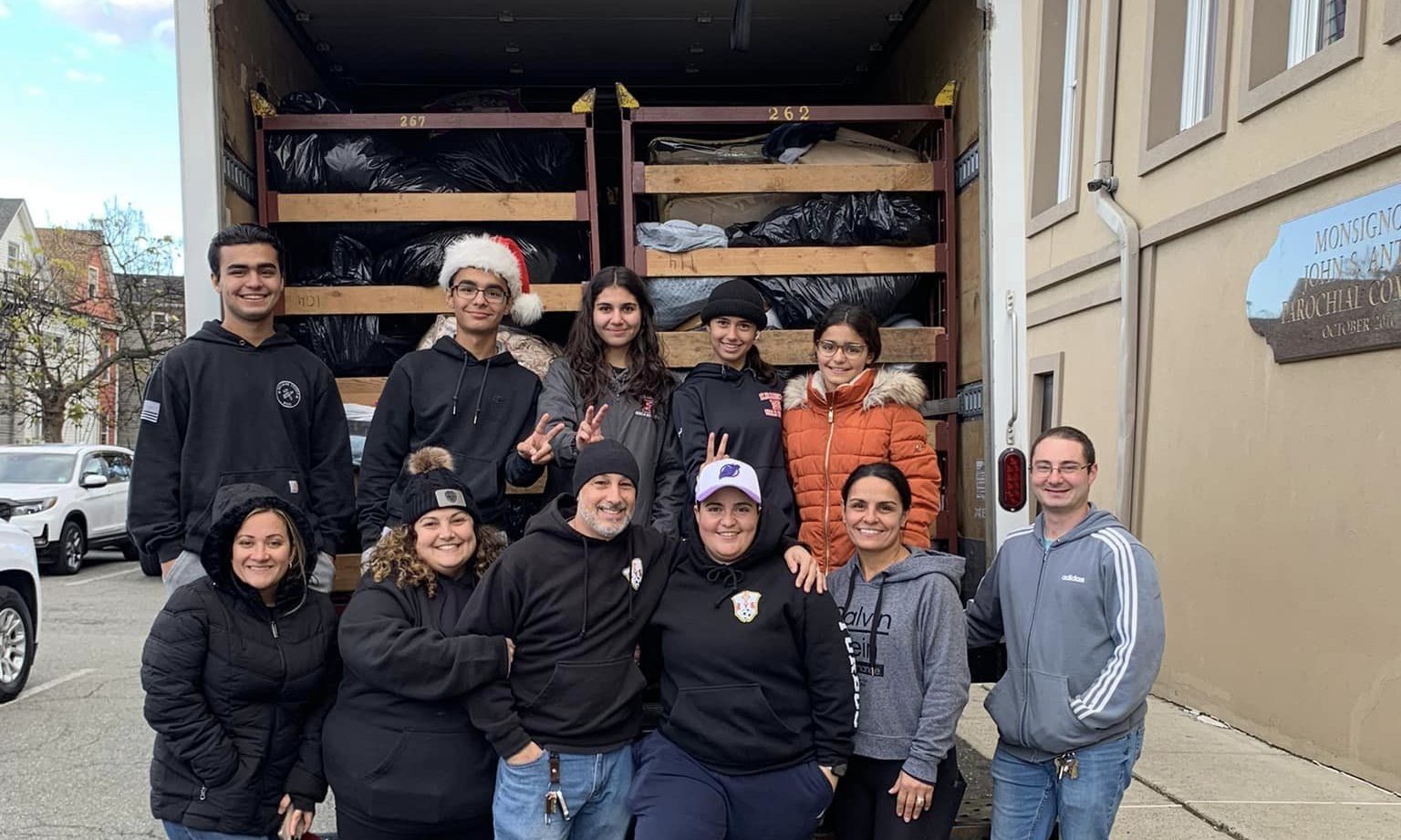 Recolha de roupas usadas organizada com a “Precious Jules Childhood ...