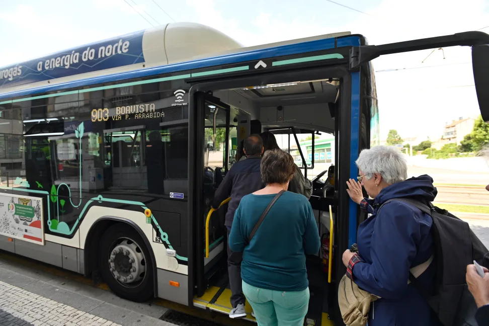 STCP oferece 21 autocarros à Guiné-Bissau como forma de ajuda à criação ...