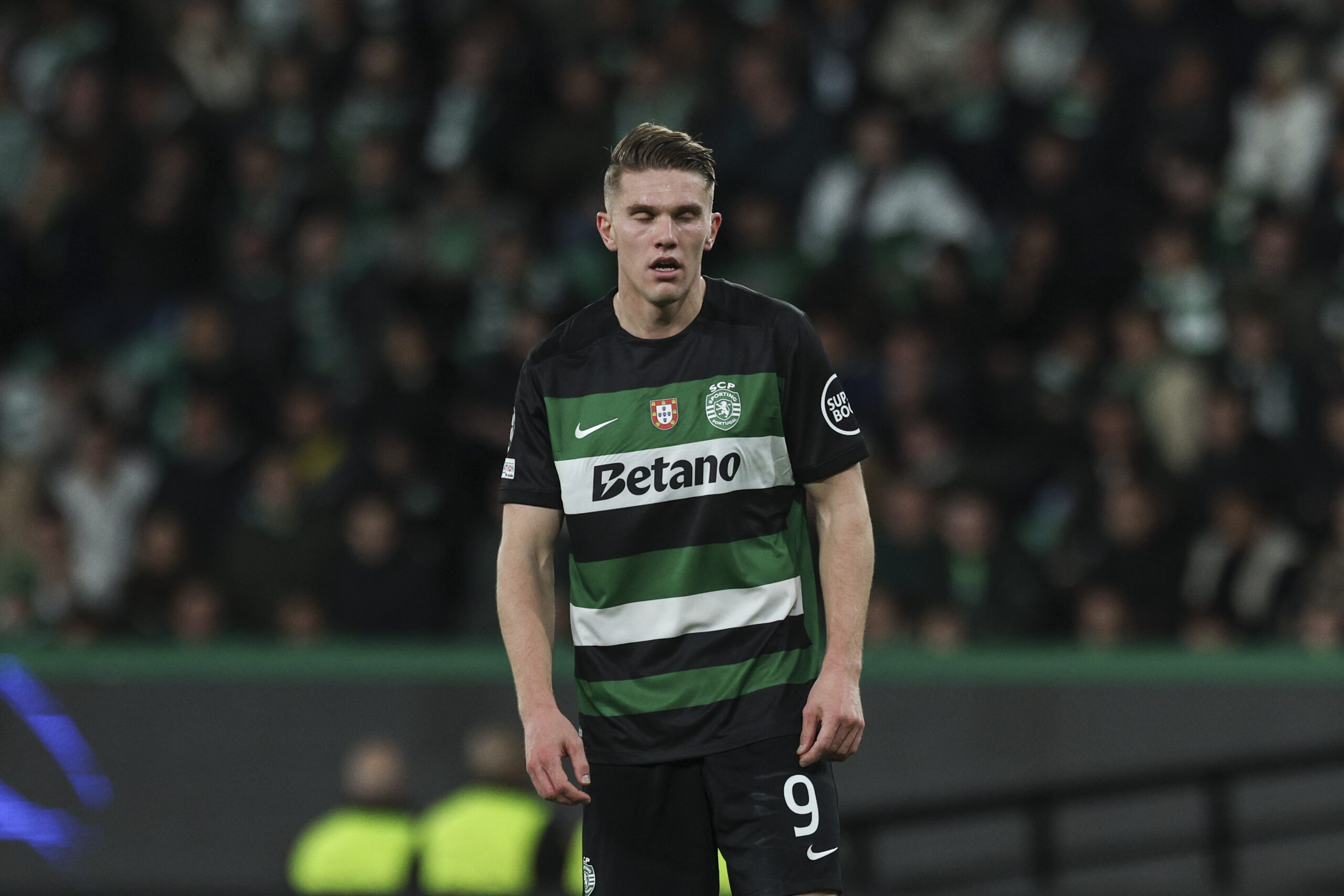 LIGA DOS CAMPEÕES: Sporting perde e afasta-se dos 'oitavos' - LusoAmericano