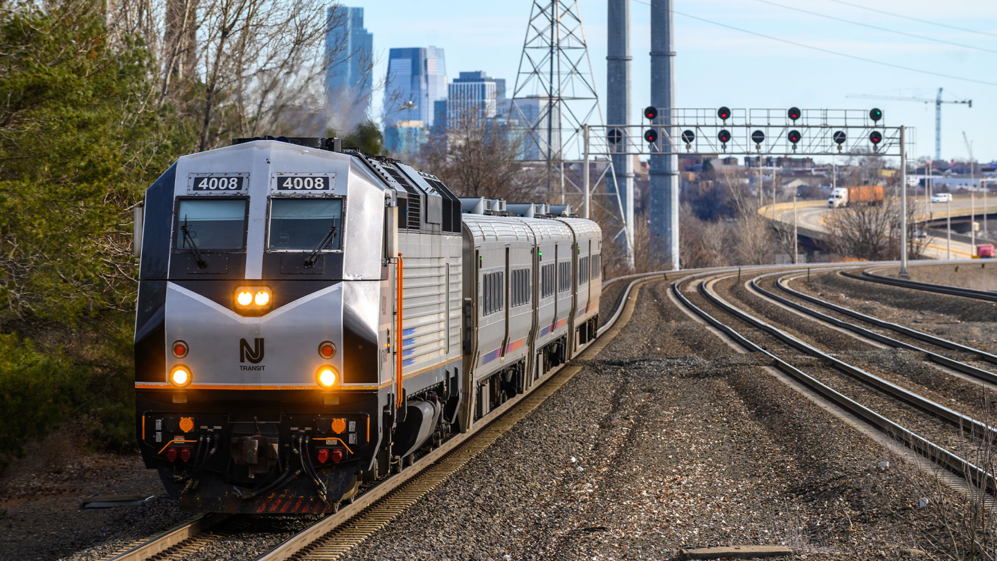 NJ TRANSIT. 350 mil passageiros em alerta graças à primeira greve ...